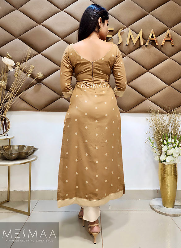 Black red gown – Mesmaa